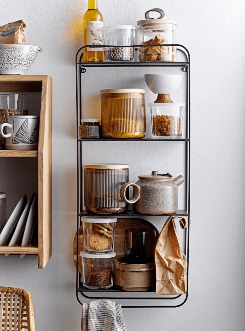 Hylde i sort metal – VIAMAJA