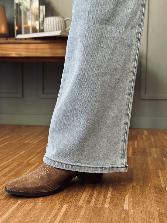 Jeans Soft blue – blå denim i regular fit – VIAMAJA