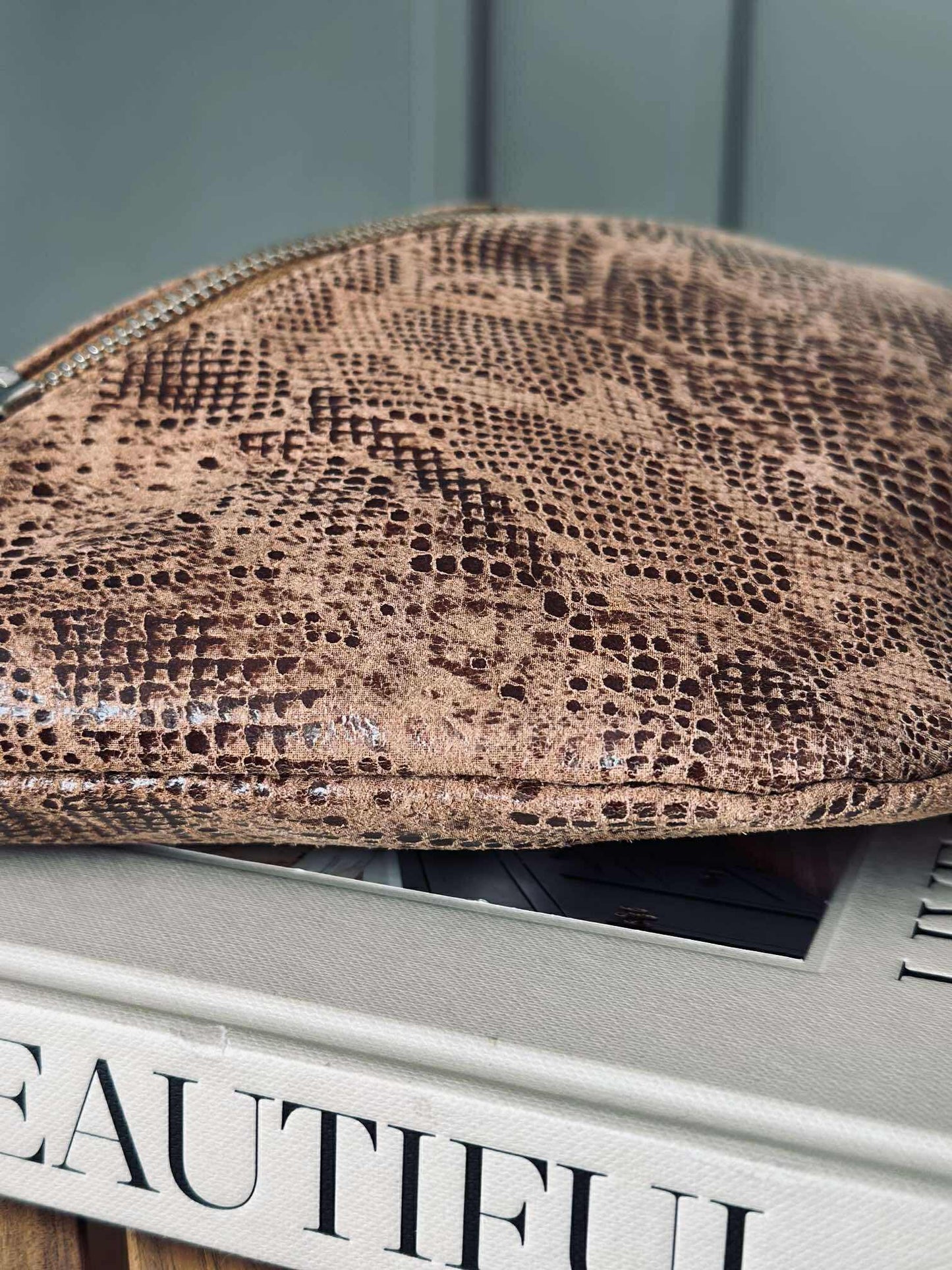 Bumbag Aura - Snake | blød læderbæltetaske – VIAMAJA