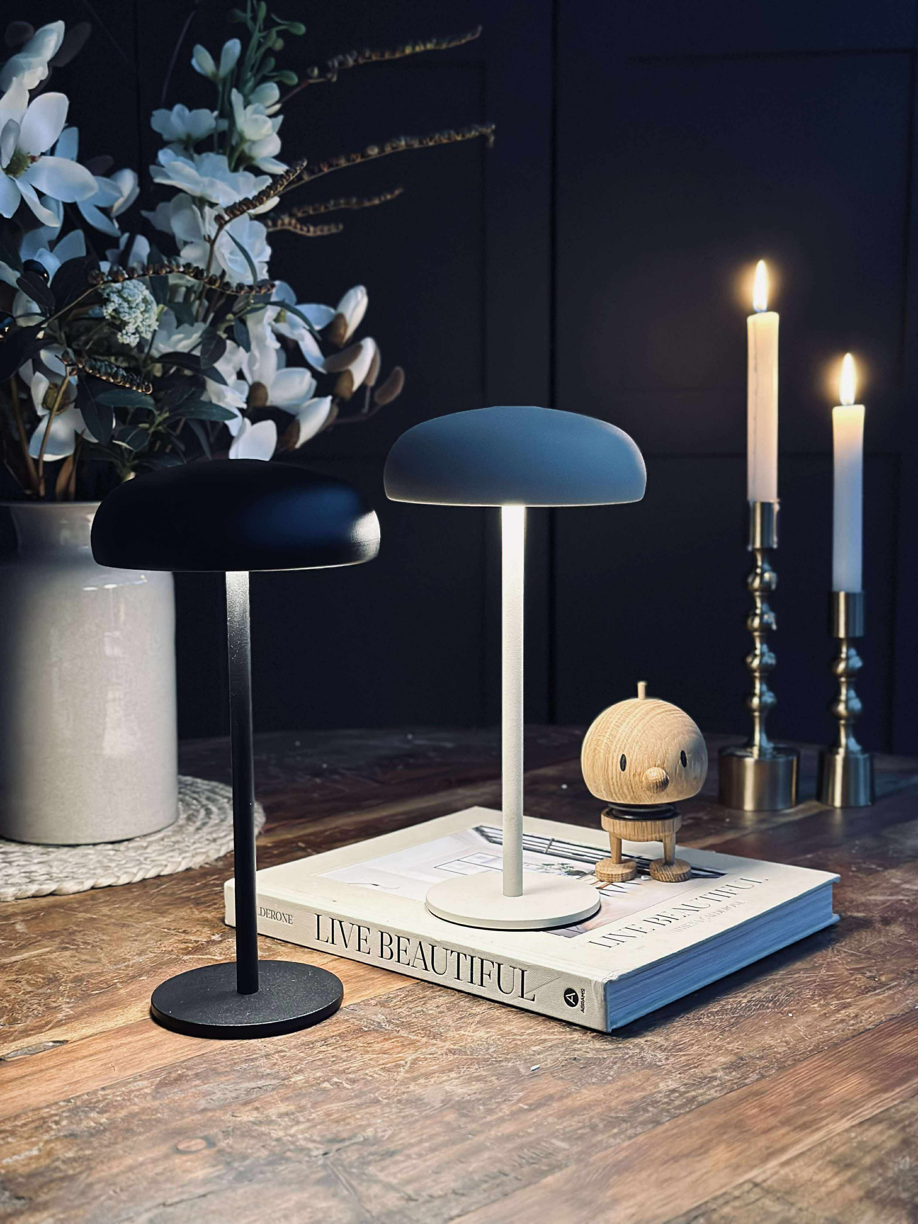 Isolde LED touch bordlampe. Sort/Beige – VIAMAJA