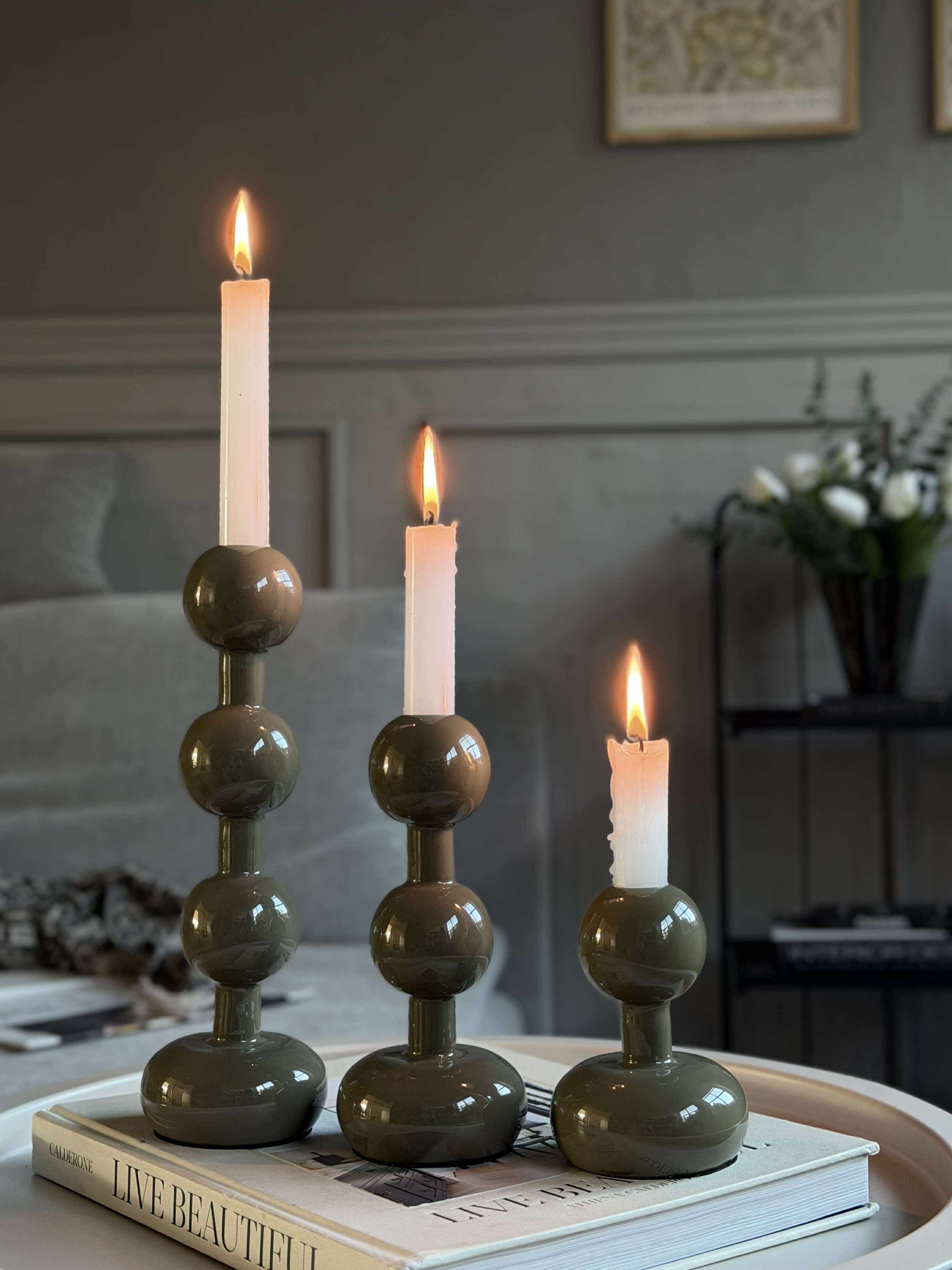 Lysestage Oliven – metal med kugler – VIAMAJA
