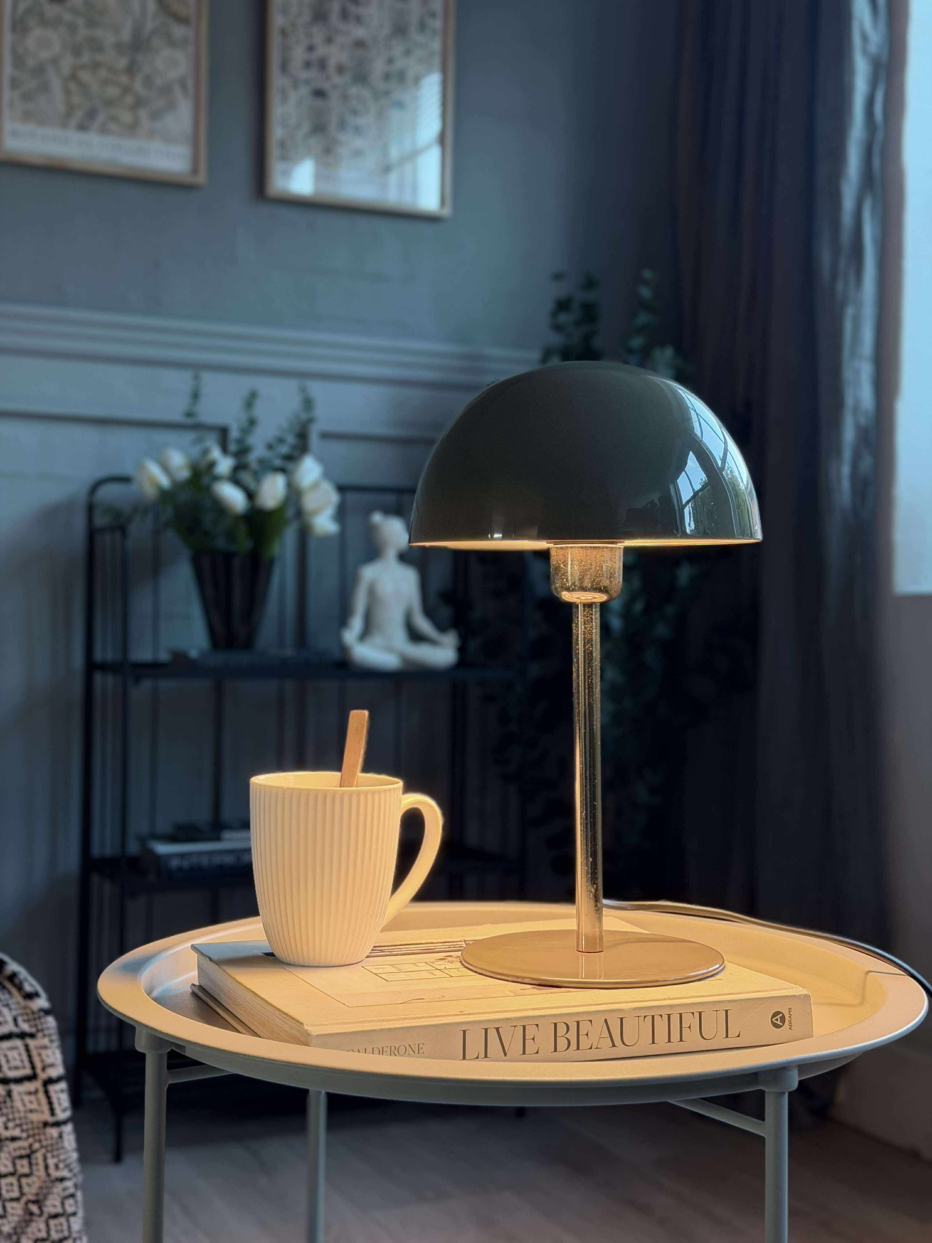 Bordlampe Oliven – bordlampe i metal – VIAMAJA