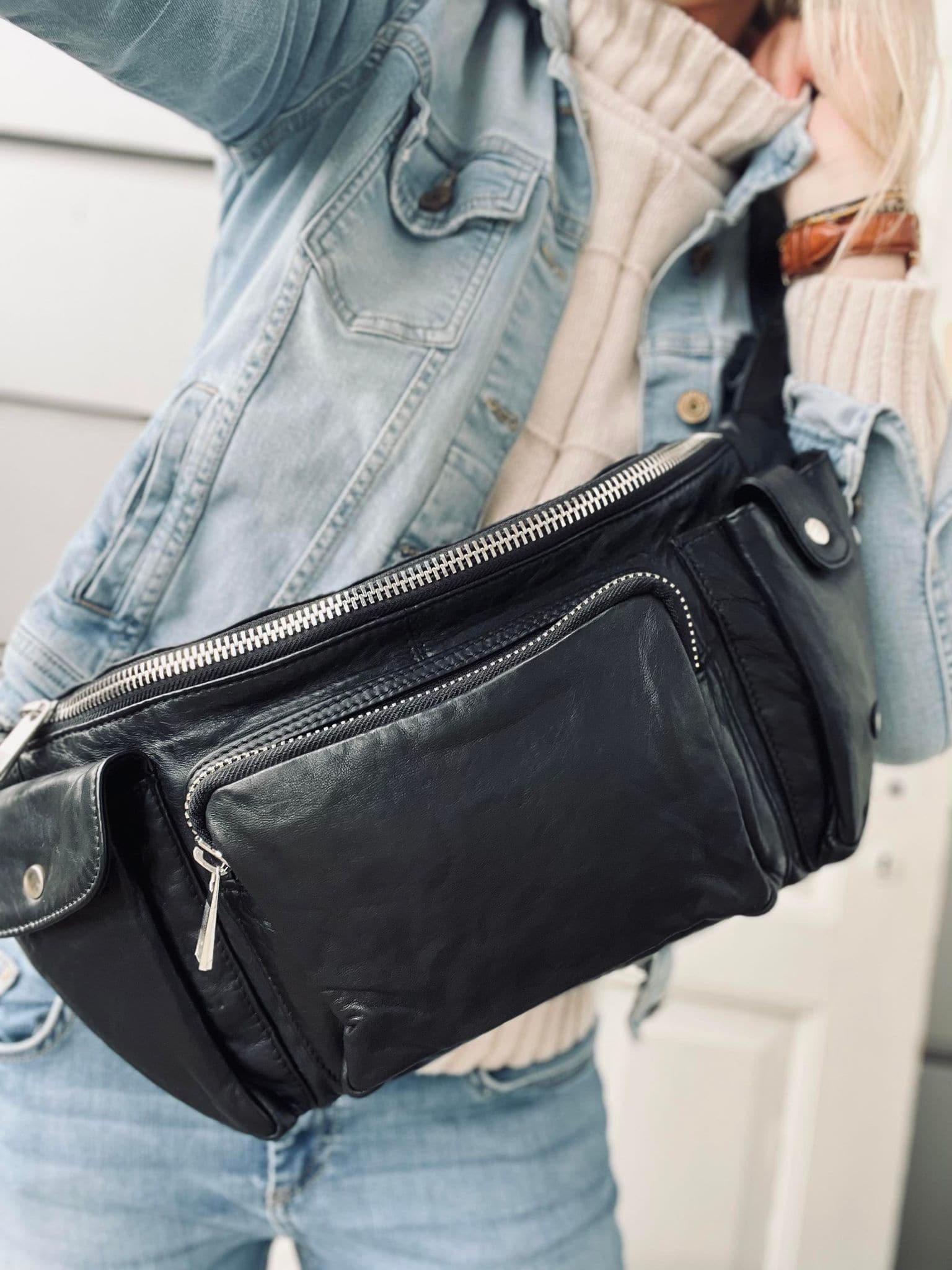 Cool XL bumbag - Black – VIAMAJA