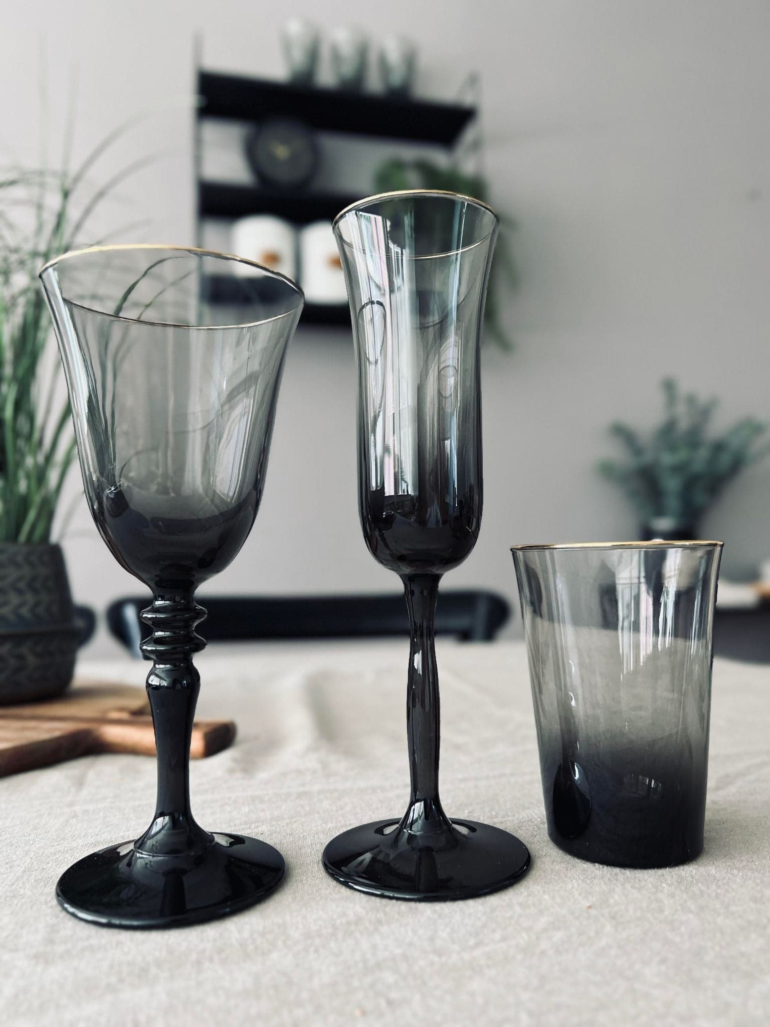 Vinglas - Røgfarvet med guldkant – VIAMAJA